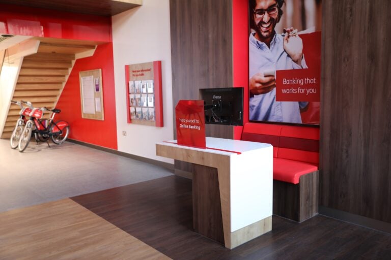 Santander flagship lounge unveiled - Retail Banker International